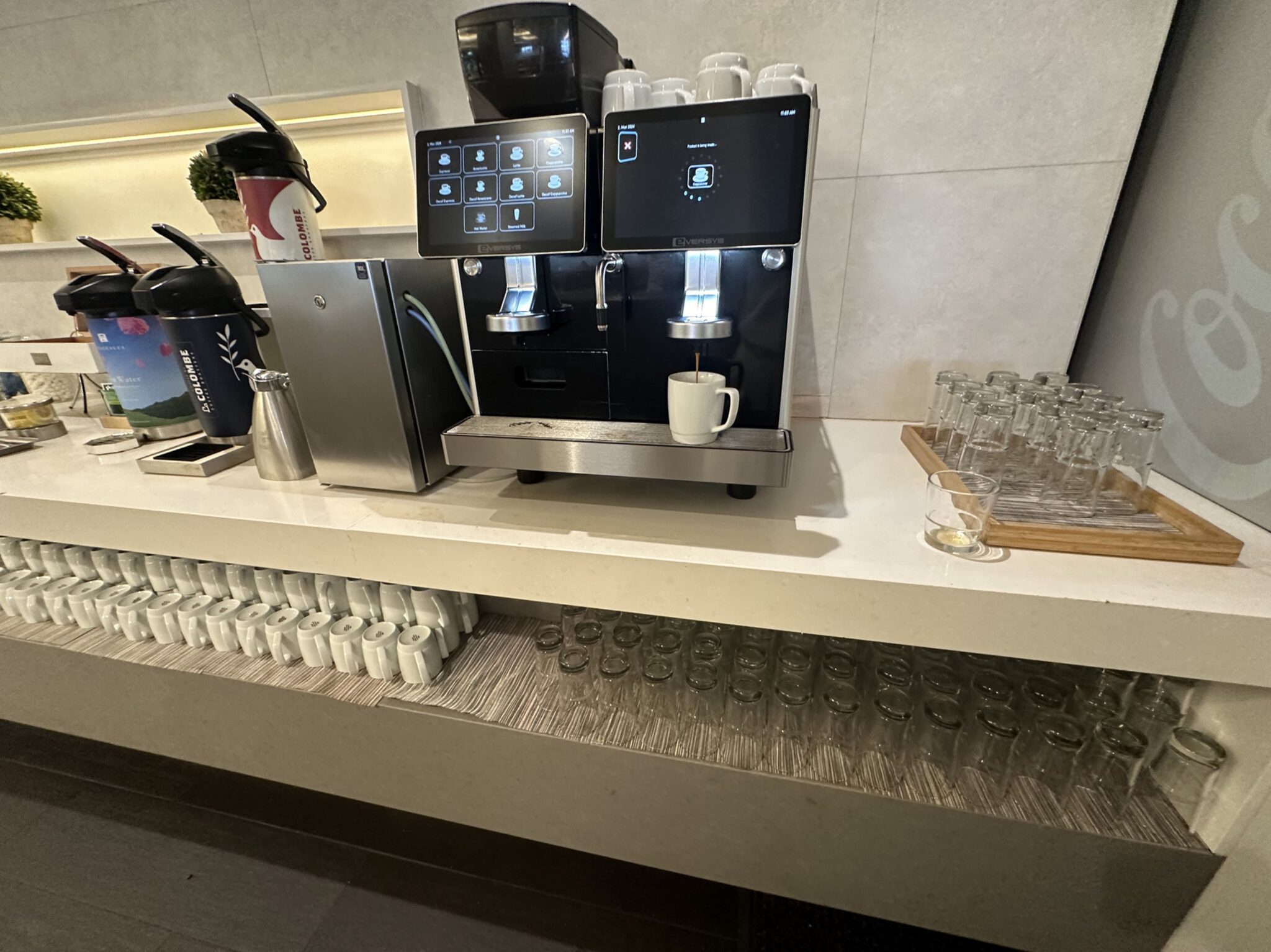 Flagship Lounge Miami Airport | TravelMint