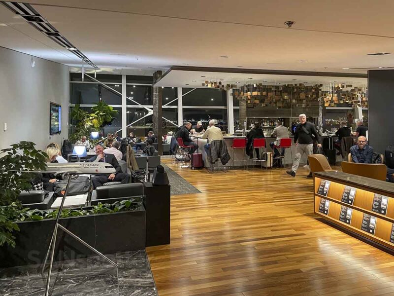 Maple Leaf Lounge Montreal YUL | TravelMint